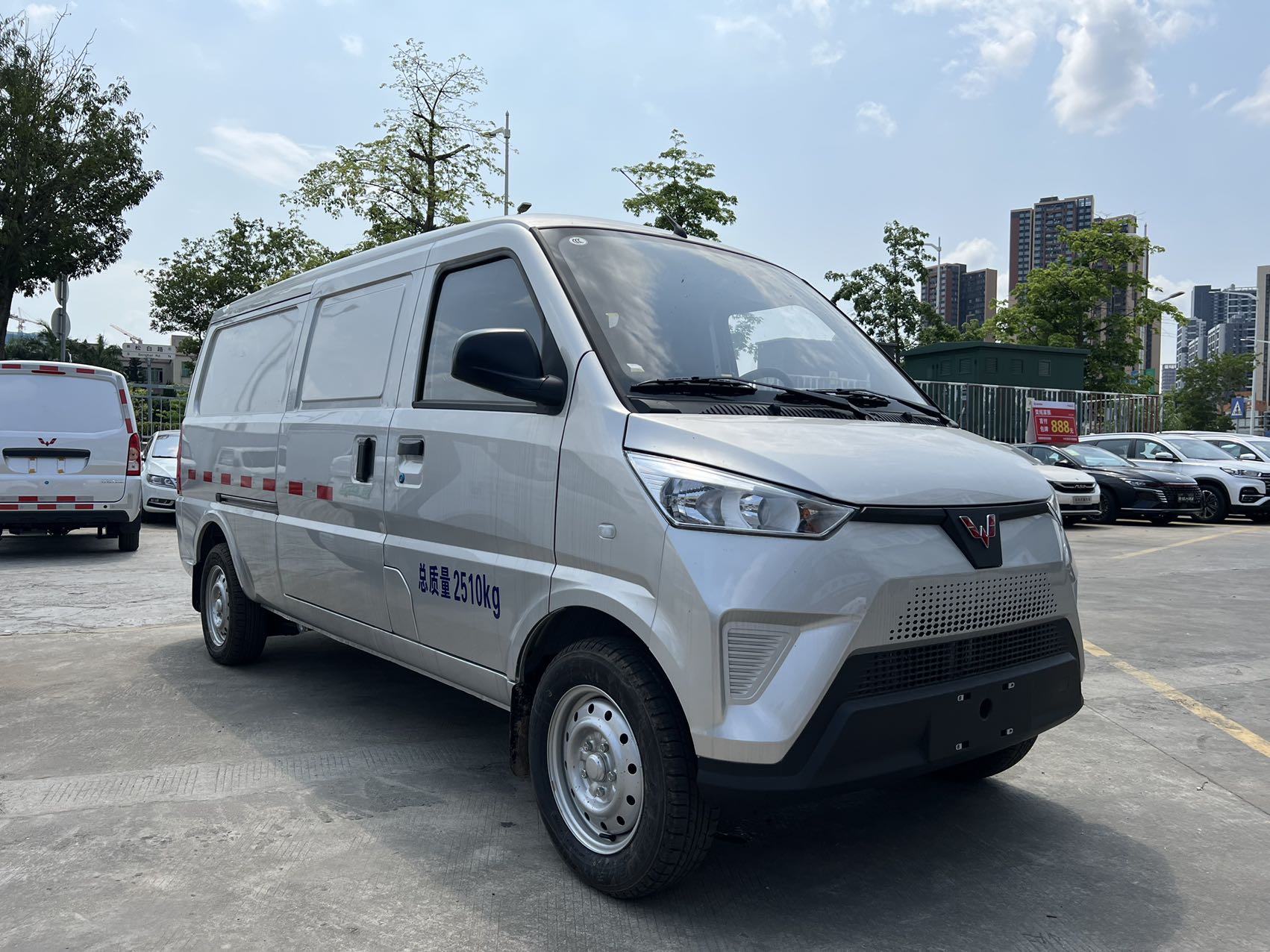 Электрический цельнометаллический фургон Wuling EV50, 2022 — Voltcar.kz