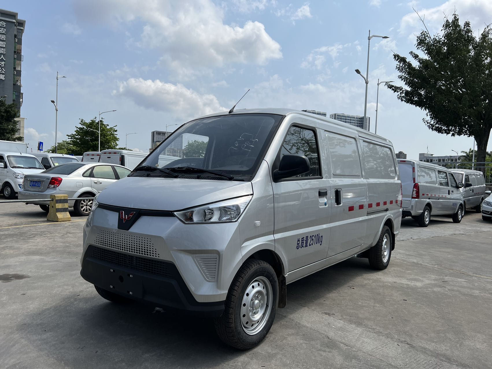 Электрический цельнометаллический фургон Wuling EV50, 2022 — Voltcar.kz
