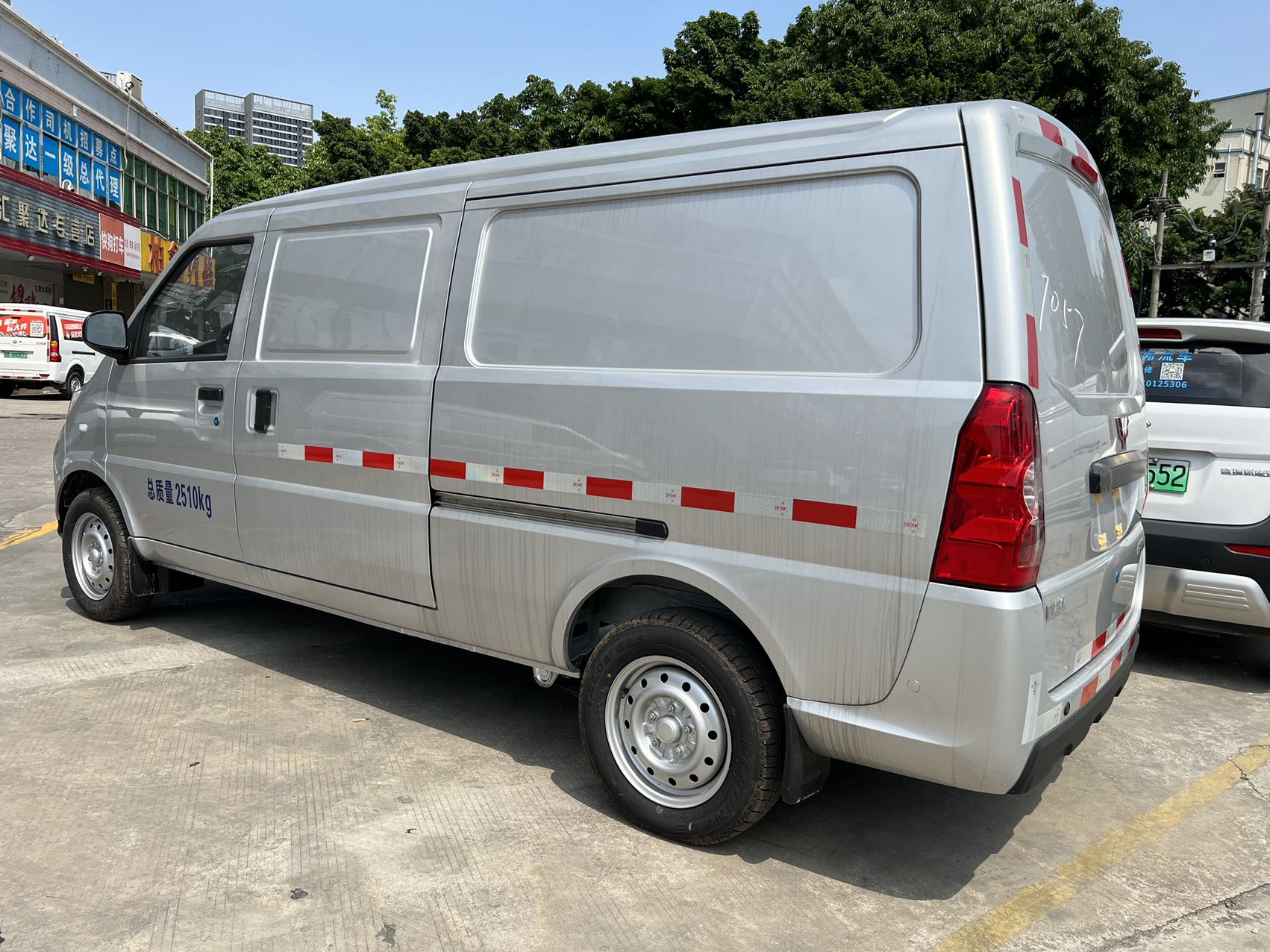 Электрический цельнометаллический фургон Wuling EV50, 2022 — Voltcar.kz