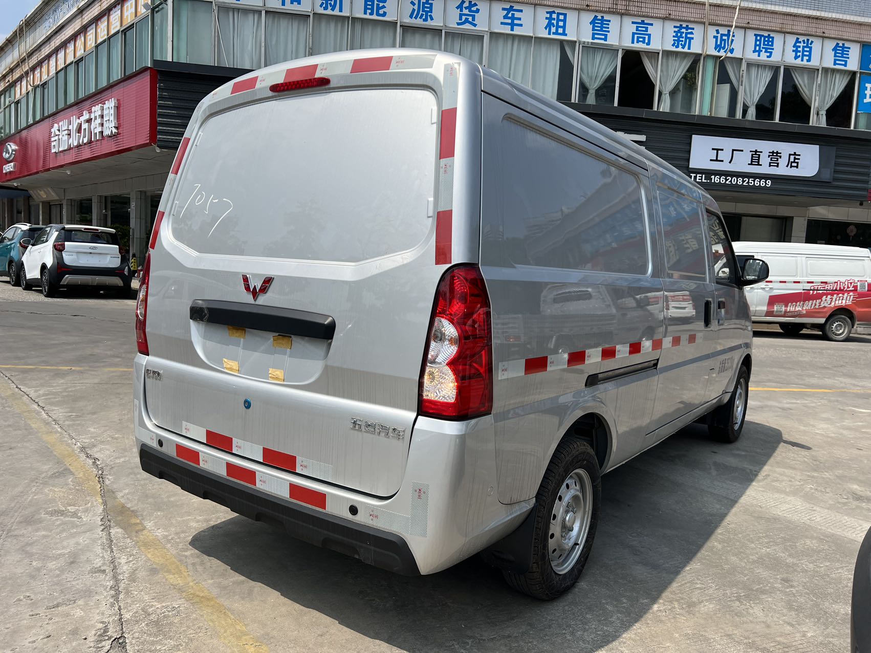 Электрический цельнометаллический фургон Wuling EV50, 2022 — Voltcar.kz